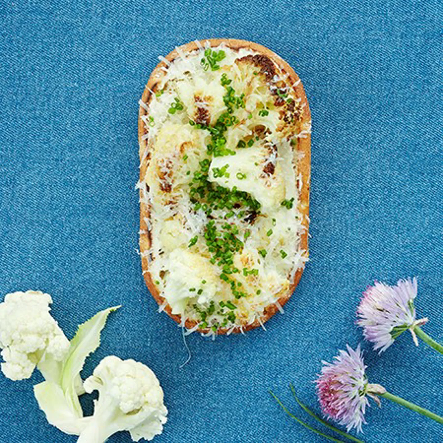 Lempeä kukkakaali-parmesanleipä - Fazer.fi