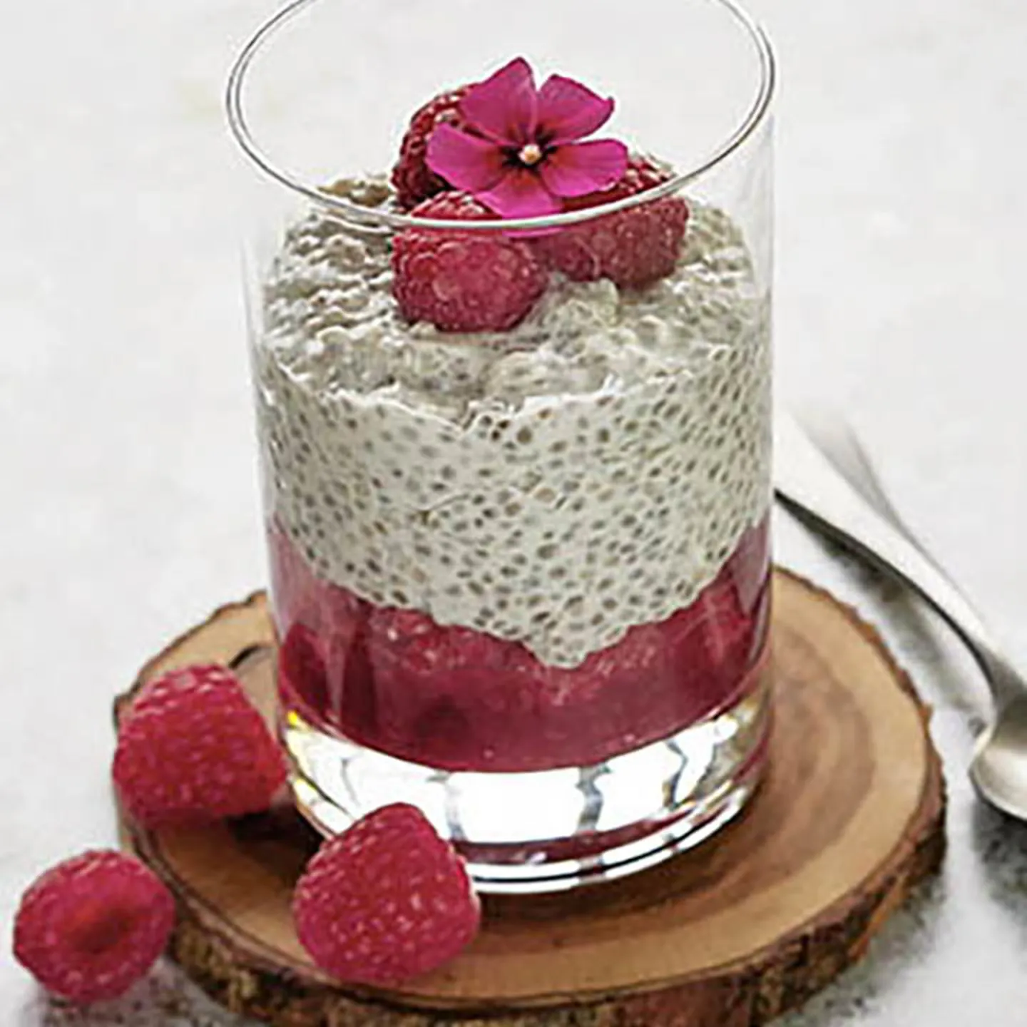 Vadelmainen chia-vanukas