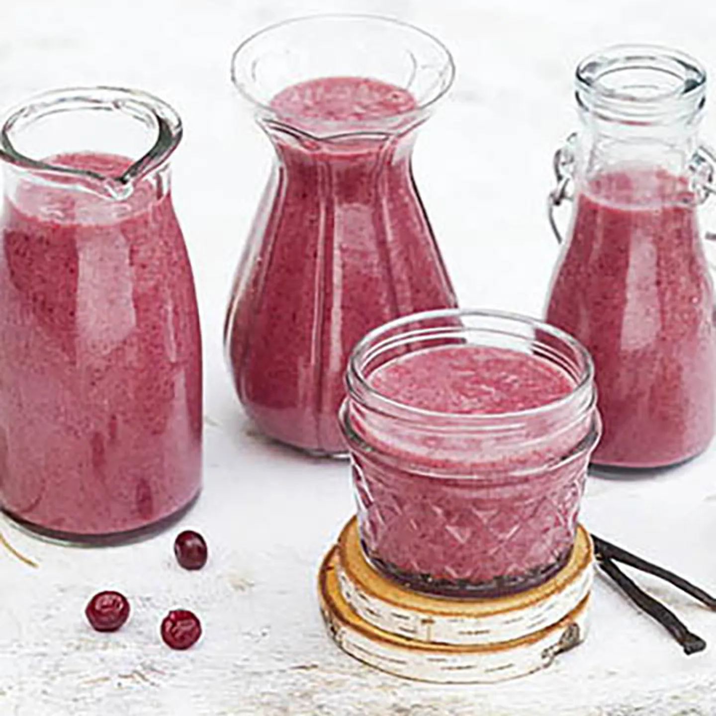 Vegaaninen karpalo-vaniljasmoothie