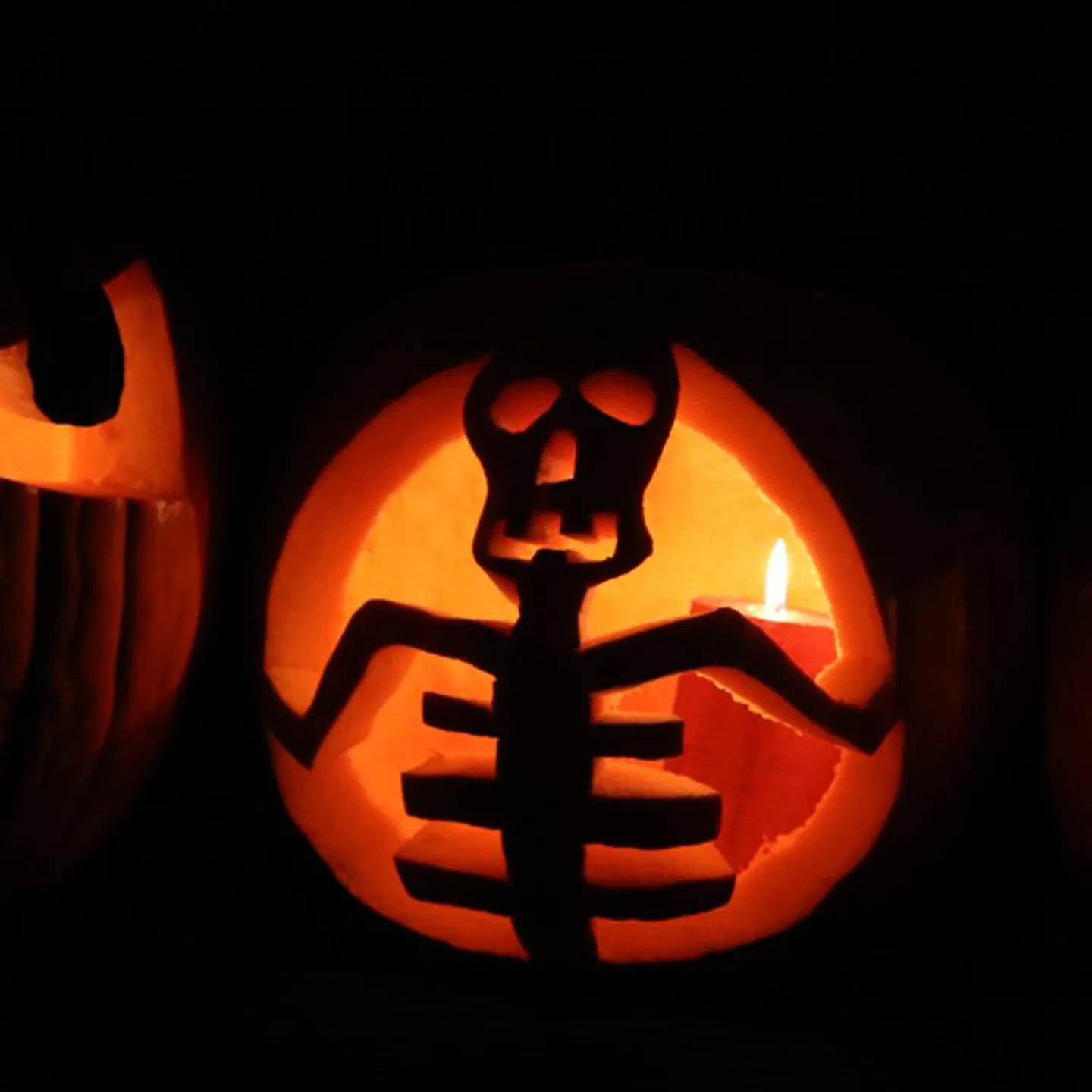 Så gör du en halloweenpumpa - Fazer.se