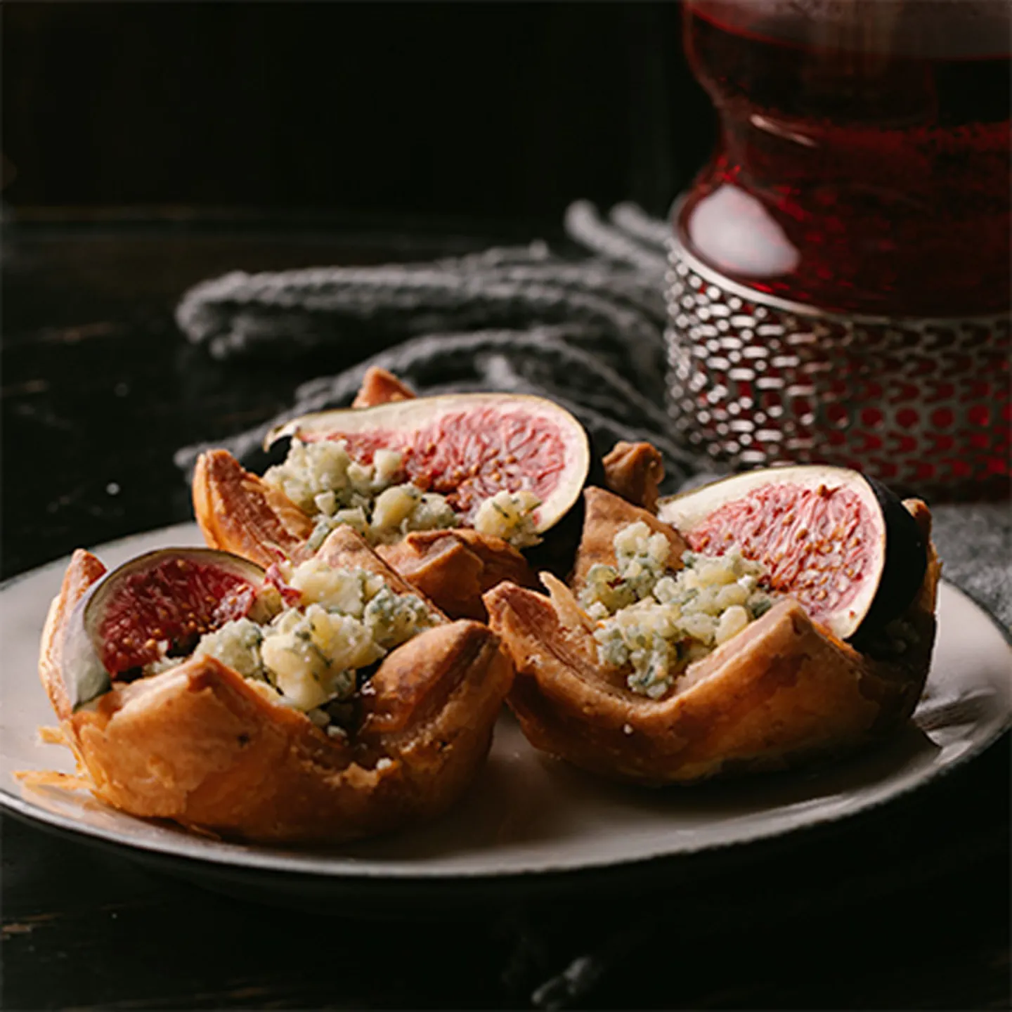 Sinihomejuusto-viikuna-suupalat - Fazer.fi