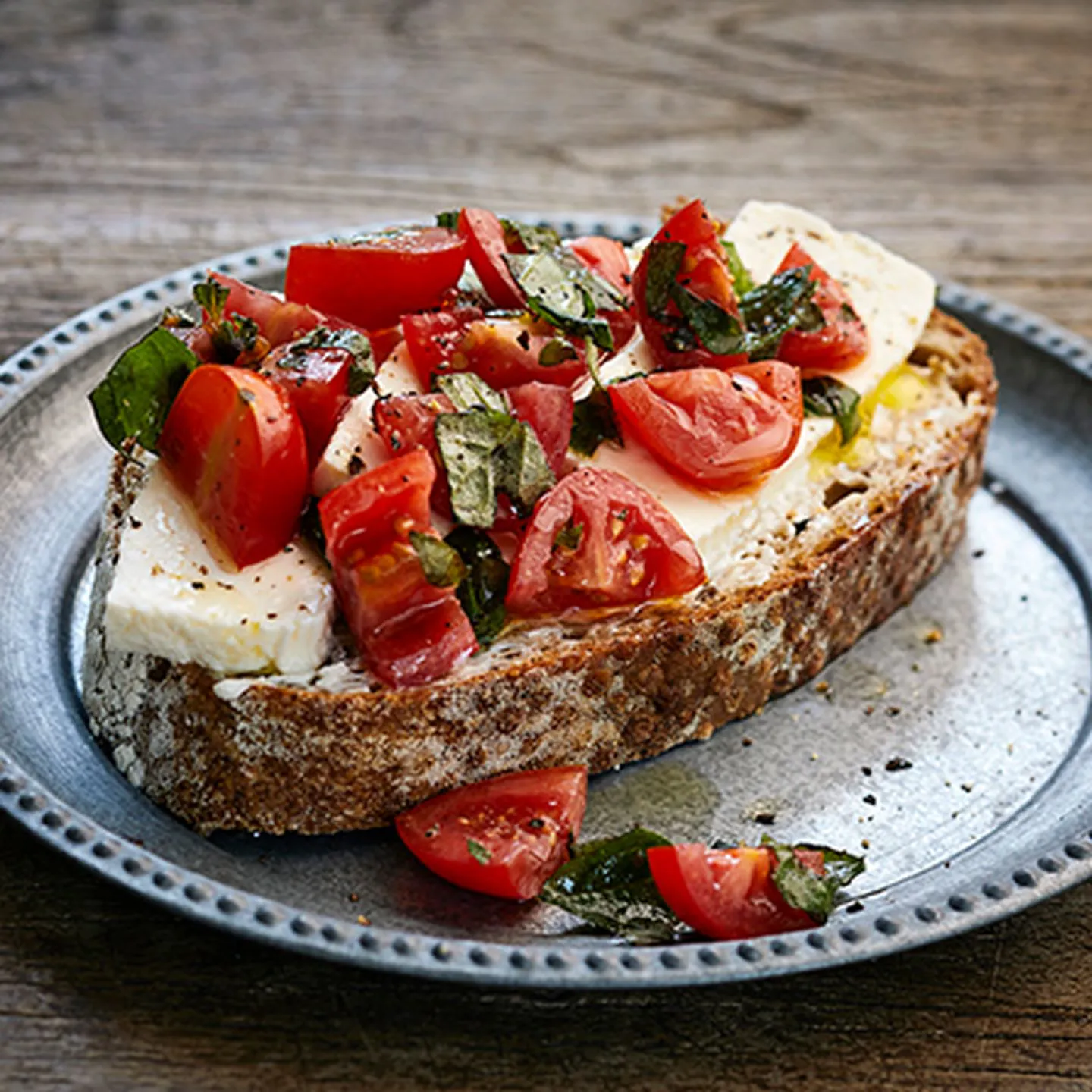 Rustico kotijuustolla ja tomaatilla - Fazer.fi