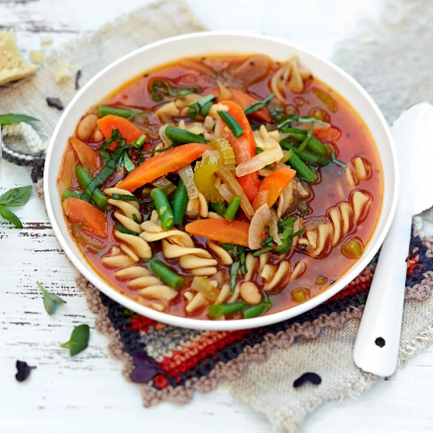 Vegetarisk minestronesoppa - Fazer.se