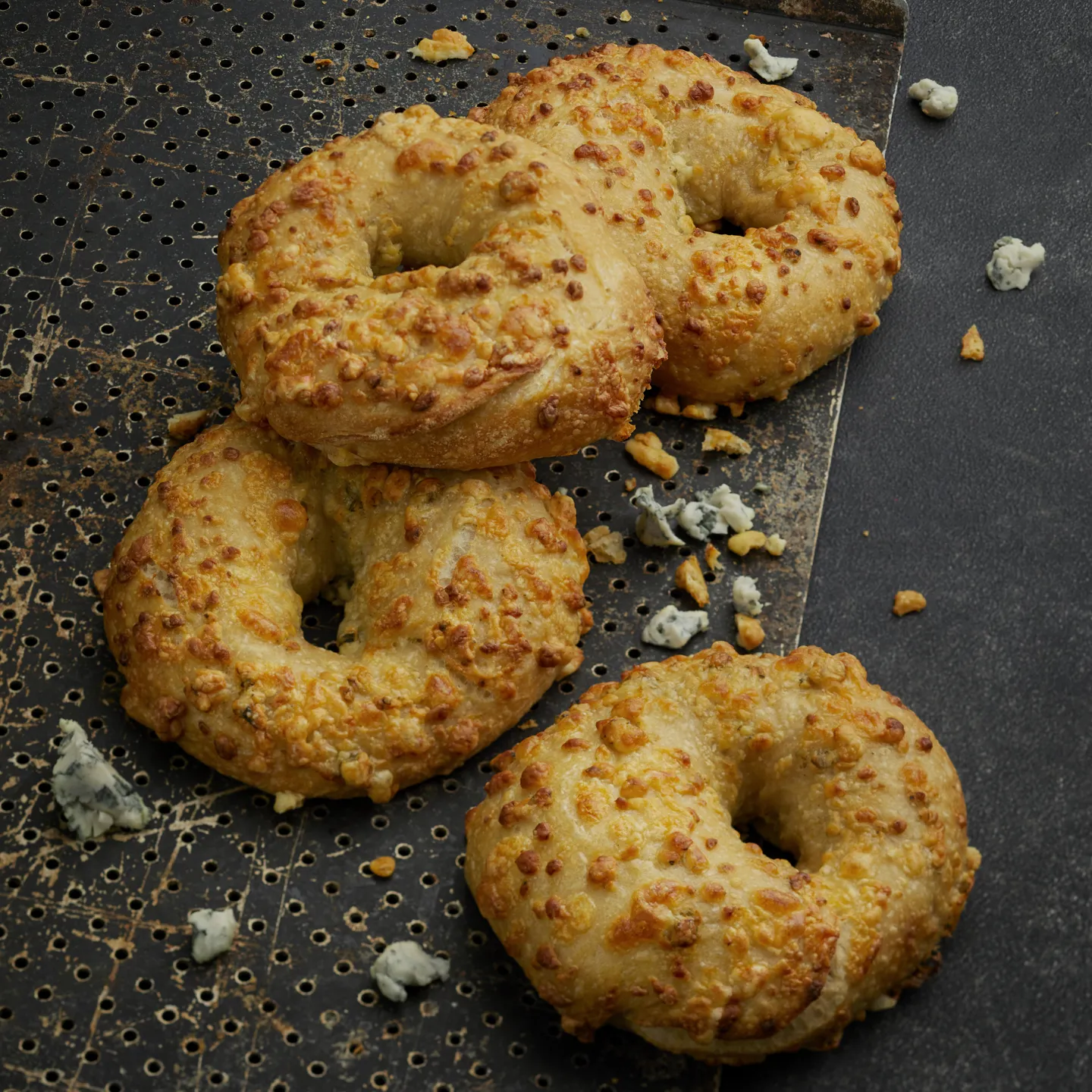 Fazer Leipurit Hapanjuuribagel Valio AURA® sinihomejuustolla kg - Fazer.fi